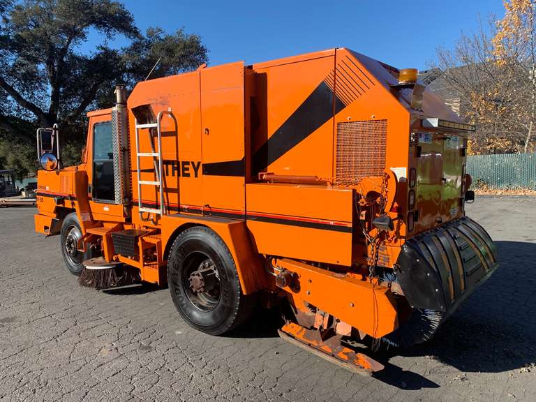 Mobile Sweeper - Diesel, runs & operates - 777 Auction Company