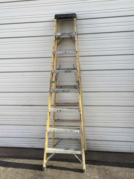 8ft Green Bull Ladder - 777 Auction Company