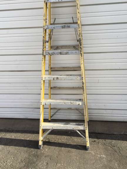 8ft Green Bull Ladder - 777 Auction Company