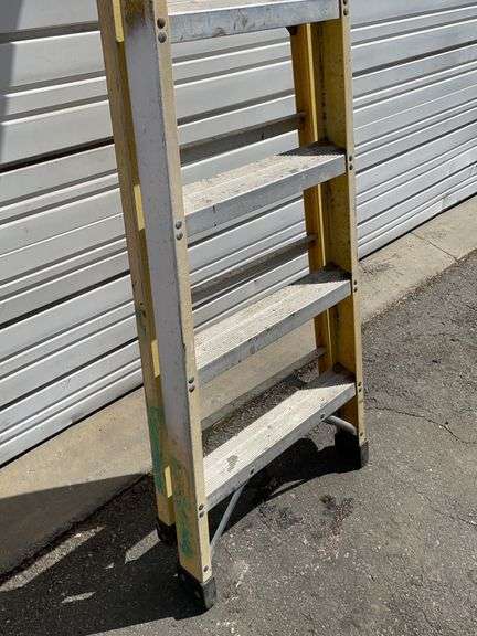 8ft Green Bull Ladder - 777 Auction Company