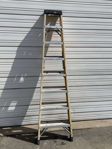 8ft Green Bull Ladder - 777 Auction Company