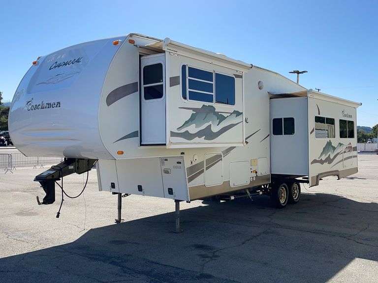 32ft 2005 Coachman 5th Wheel - 777 Auction Company