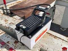 Chief G18 Frame Repair Machine - 777 Auction Company