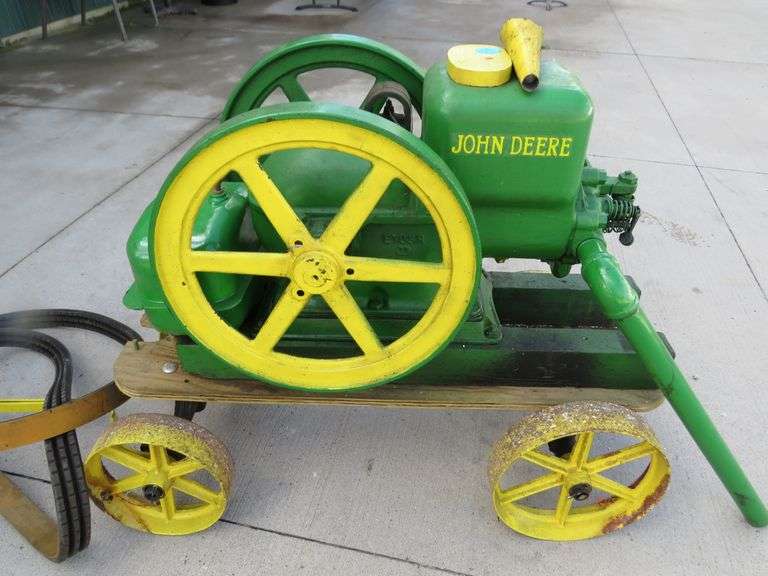 1945 John Deere Hit and Miss 1 1/2 HP engine on a cart with steel ...