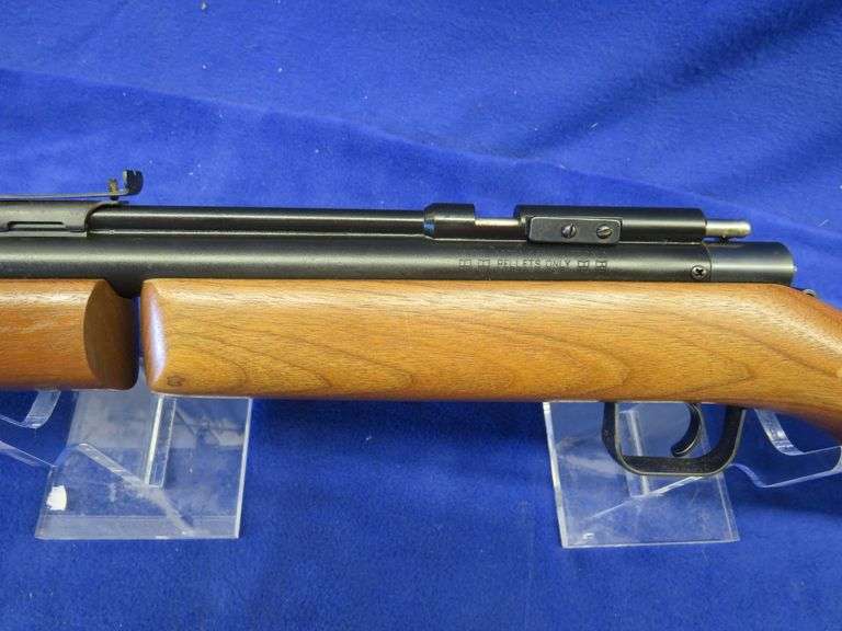 Benjamin Sheridan Pneumatic Auto Rifle - AAA Auction and Realty