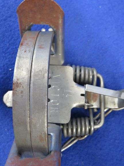 NOS case of 12 Oneida Victor coil spring 1-1/2 traps for muskrat ...