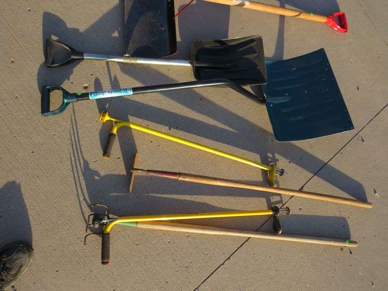 Long-handled tools - AAA Auction and Realty