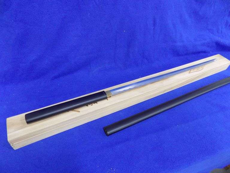 Samurai sword with wooden case - AAA Auction and Realty