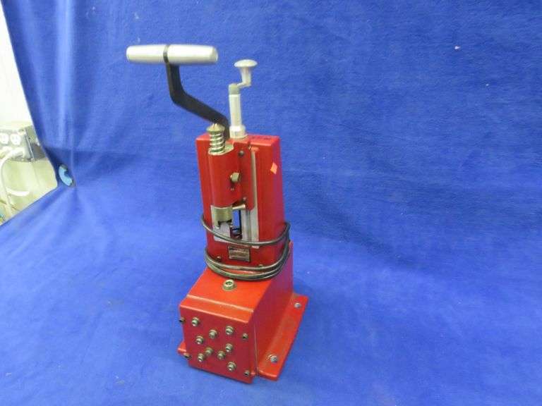Hornady 1204 case prep machine that powers on - AAA Auction and Realty