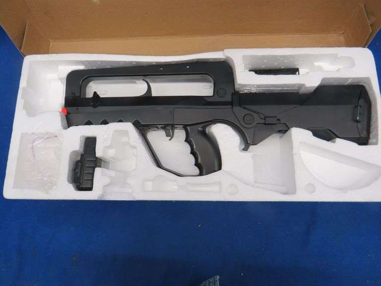 Famas Softair spring powered 6mm plastic BB gun. Untested. - AAA ...