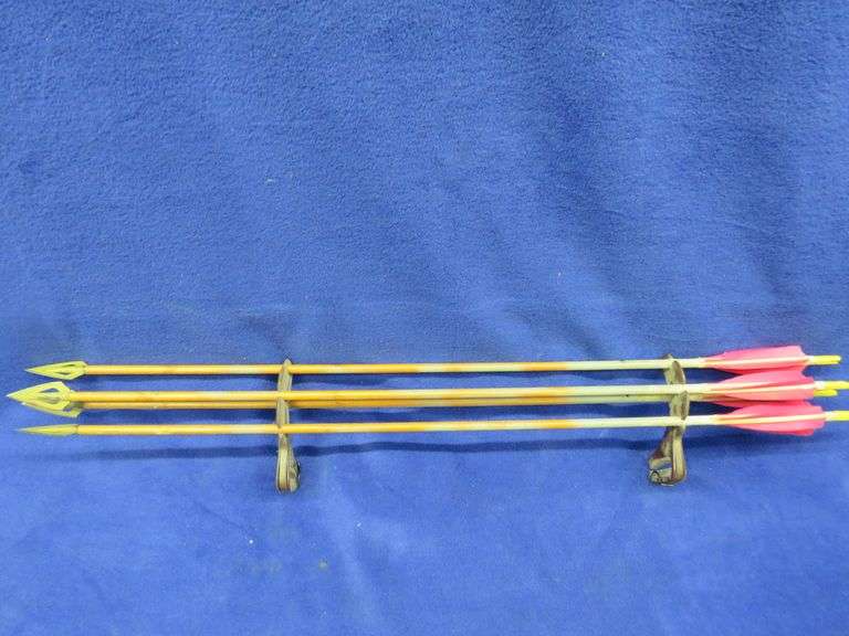 Vintage wooden arrows with broadheads - AAA Auction and Realty