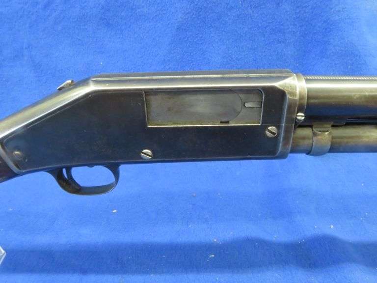 Marlin model 31 16-ga. pump-action shotgun with a canvas case. - AAA ...