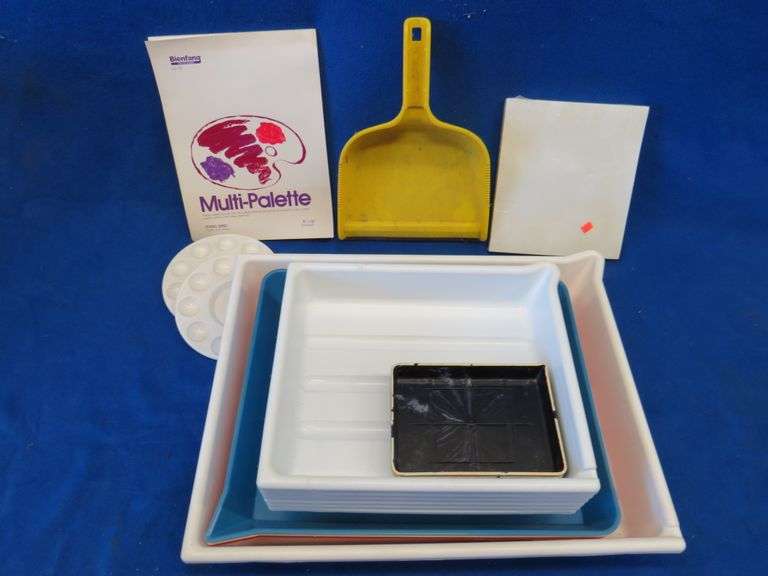 Thirteen film developing trays of different sizes and more. Includes ...