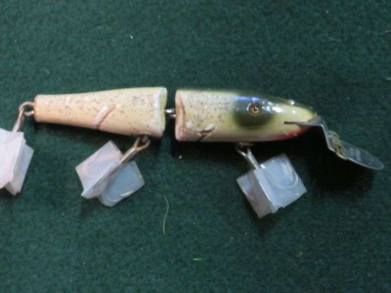 Vintage wooden 4 1/2" C.C.B. Co. jointed Deep Diver fishing lure - AAA ...