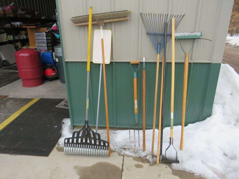 Long-handled tools - AAA Auction and Realty