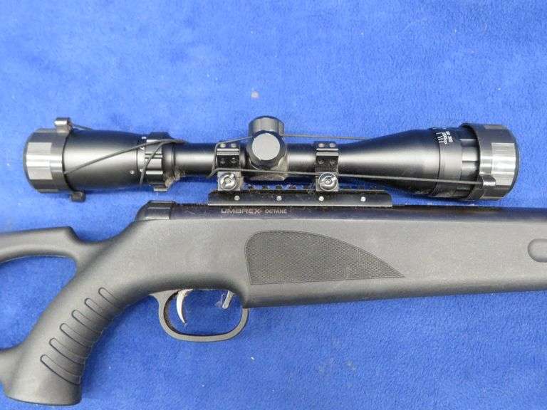 Umbrex Octane .22 caliber air pellet rifle with a Umarex 3-9x40AO scope ...