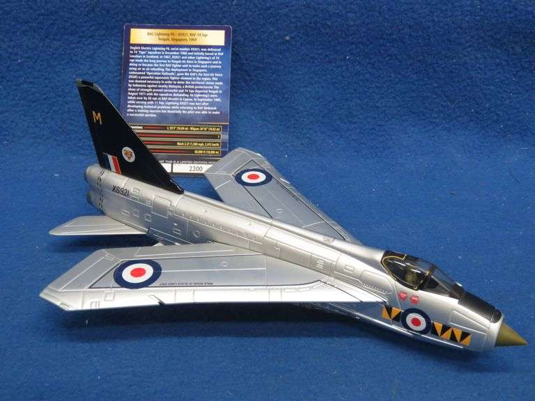 BAC Lightning F6 - XS921 die-cast metal model airplane partially ...