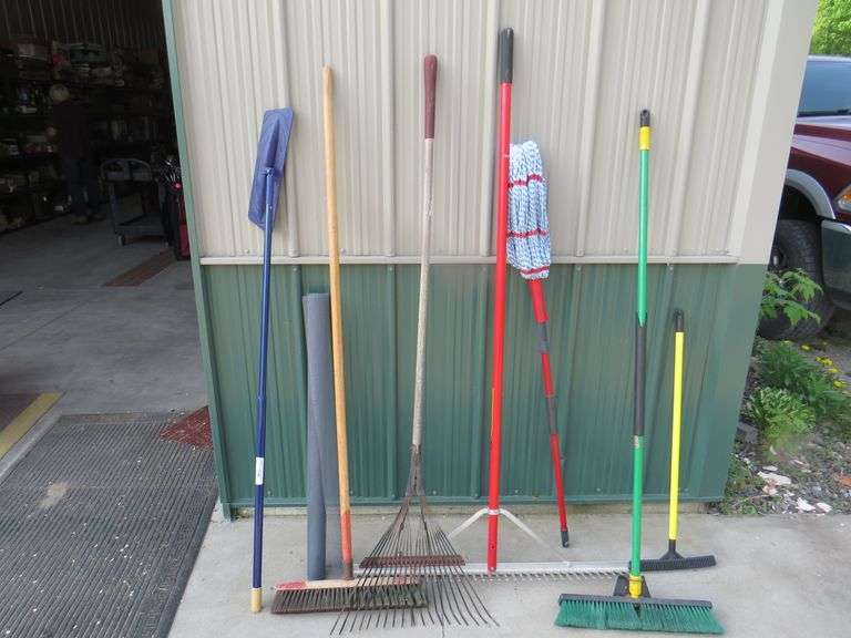 Long-handled tools - AAA Auction and Realty