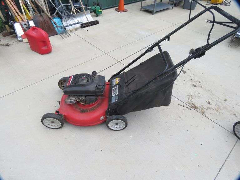 Yard Machines by MTD 21" 4HP Lawn Mower, with Mulcher Bag, Good ...