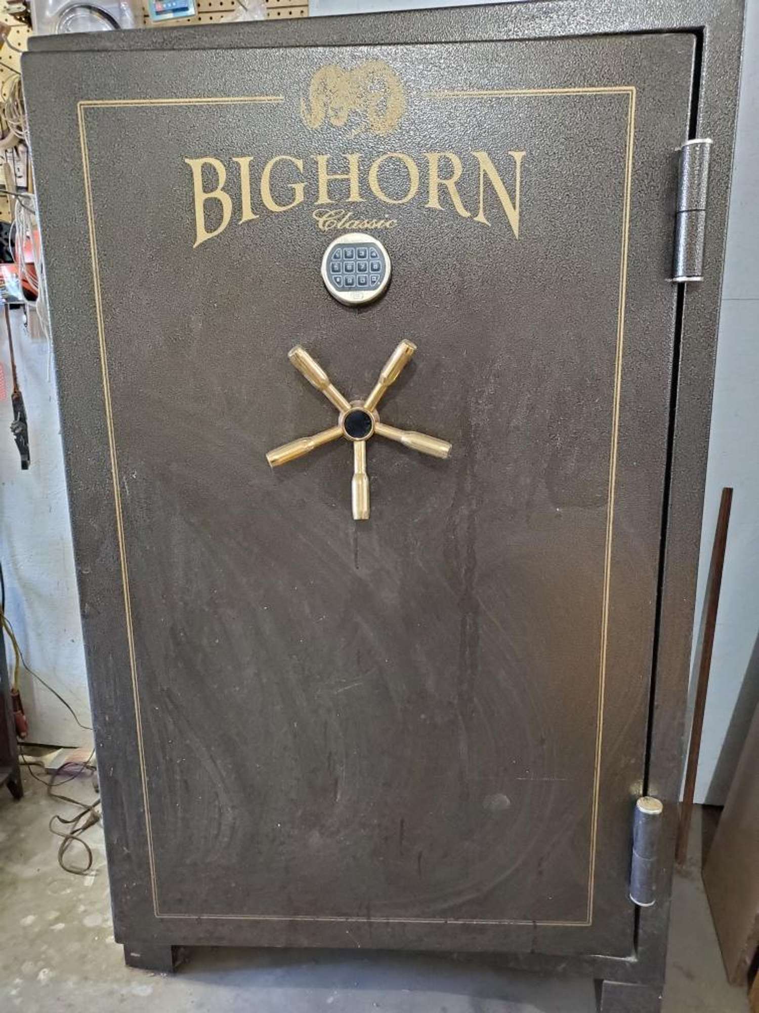 Bighorn Classic Gun Safe Advantage Land Co. G3 Auction South Dakota and Minnesota s Premier Auctioneers Farm Management Services