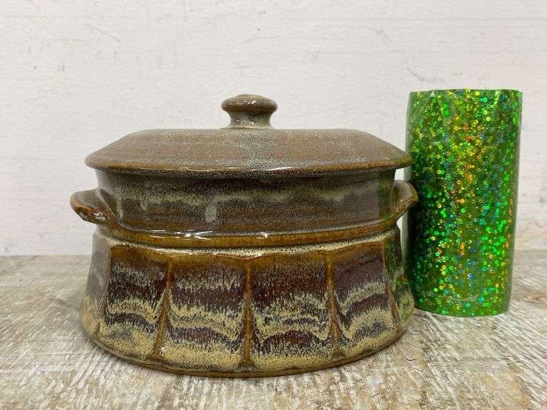 Pottery bowl with lid. 7c - Lil Dusty Online Auctions - All Estate ...