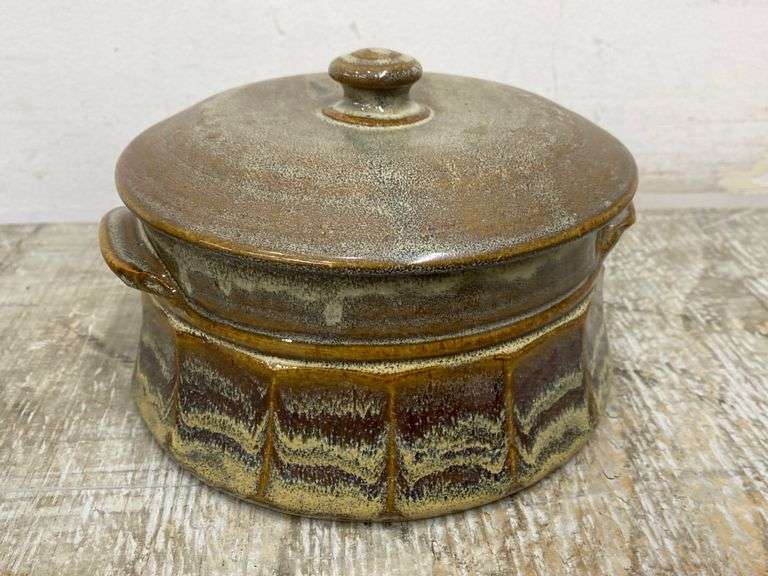 Pottery bowl with lid. 7c - Lil Dusty Online Auctions - All Estate ...