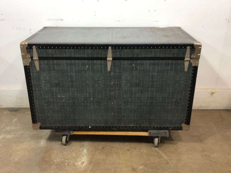 Large metal trunk 40” x 20.5” x 23” tall - Lil Dusty Online Auctions ...