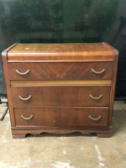 3 Drawer wooden dresser (rounded edges ) - Lil Dusty Online Auctions ...
