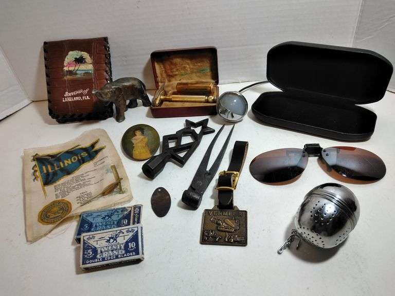 Group of Cool Little Vintage Items - Lil Dusty Online Auctions - All ...