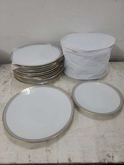 Rosenthal Dinner and Appetizer Plates with Gold and Cobalt rims. 2C ...