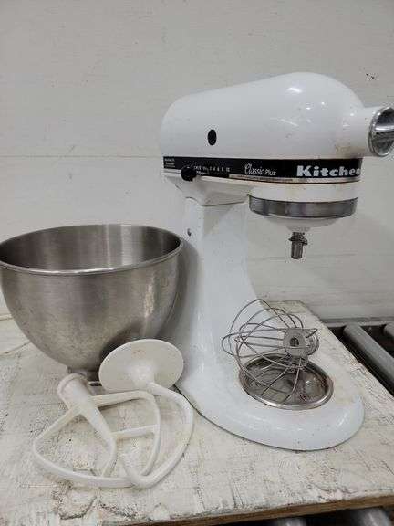 KitchenAid Classic Plus Stand Up Mixer. 2D - Lil Dusty Online Auctions ...
