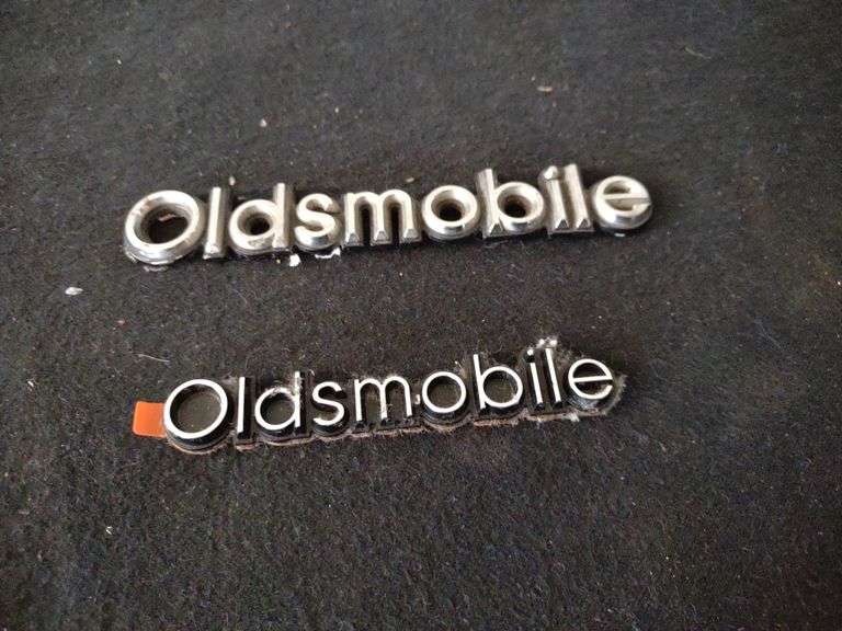 2 Vintage Oldsmobile car emblems - Lil Dusty Online Auctions - All ...