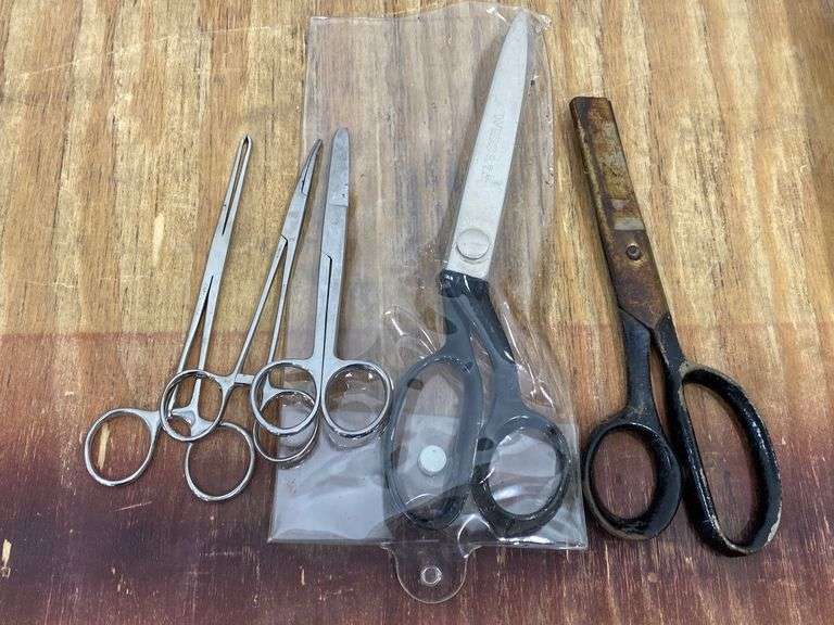 Lot of scissors. 9b - Lil Dusty Online Auctions - All Estate Services, LLC