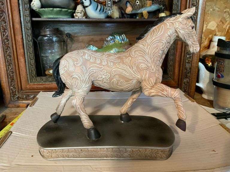 Stunning Artist resin horse - Lil Dusty Online Auctions - All Estate ...