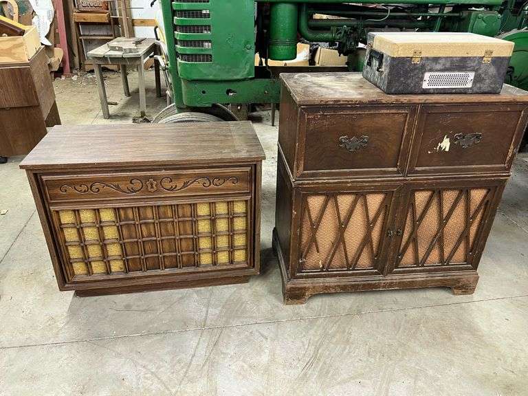 Two vintage stereo, consoles, and a small turntable - Lil Dusty Online ...
