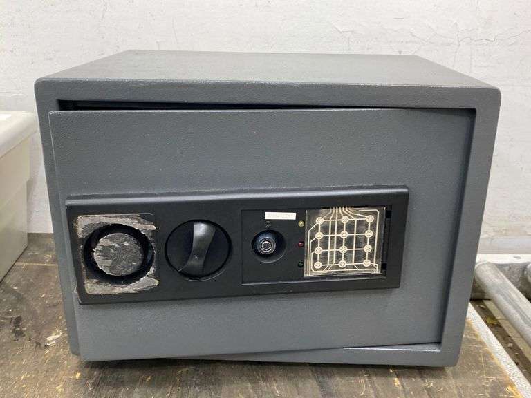 Gordon electronic safe item #45891 (no key). 5d - Lil Dusty Online ...