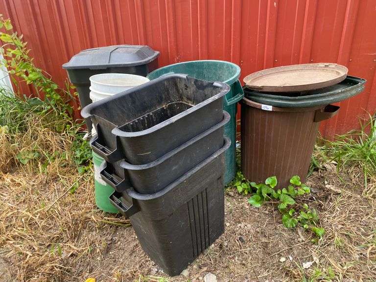 Various garbage cans - Lil Dusty Online Auctions - All Estate Services, LLC