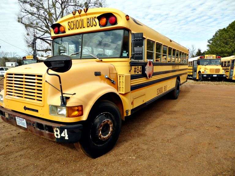 International 3800E Bus - Auctioneer Express