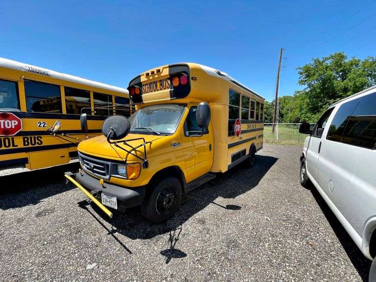 Ford E450 Blue Bird Bus - Auctioneer Express