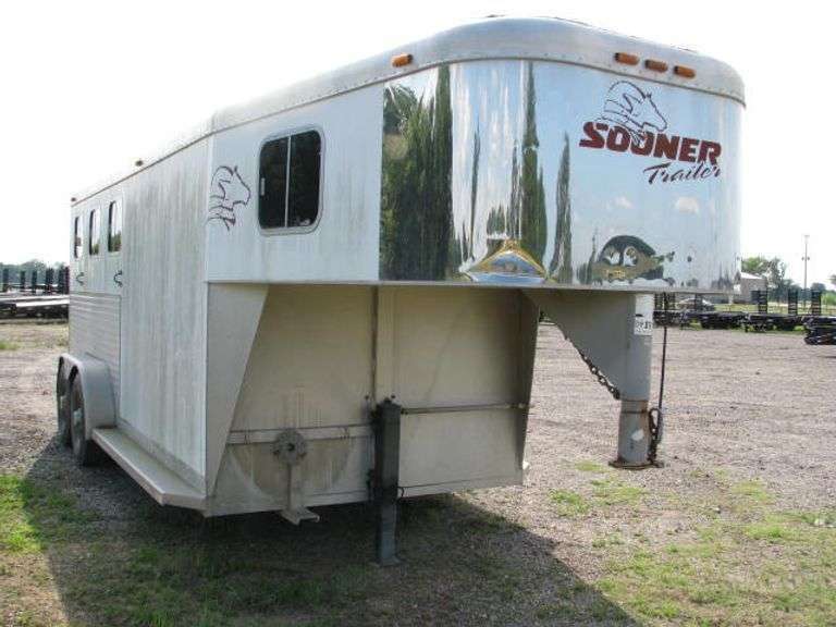 2000 SOONER 3 HORSE GOOSENECK TRAILER - USED / HAS A TITLE - Auctioneer ...
