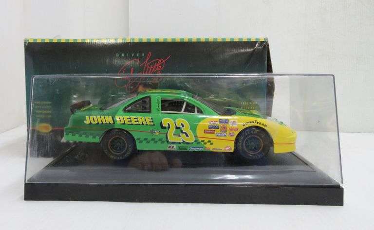 John Deere Car, 1/18 Scale - Albrecht Auction Service