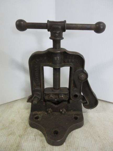 Bench Top Pipe Vise - Albrecht Auction Service