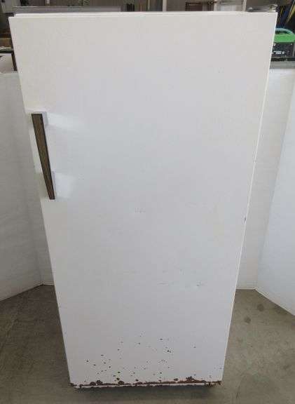 Upright Freezer, 10 cu. ft. - Albrecht Auction Service