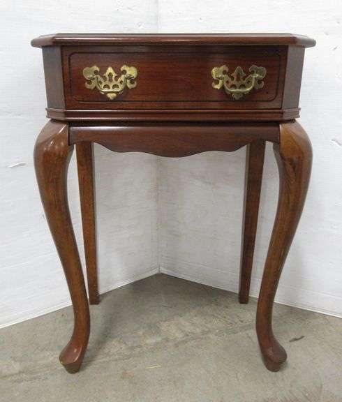 Queen Anne Entry or Wall Table - Albrecht Auction Service