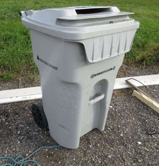 65-Gallon Trash Bin - Albrecht Auction Service