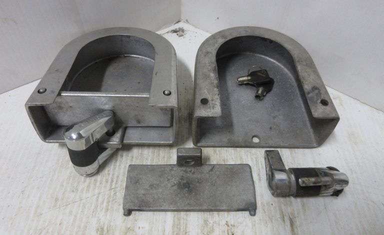 Semi Truck Gas Tank Locks - Albrecht Auction Service