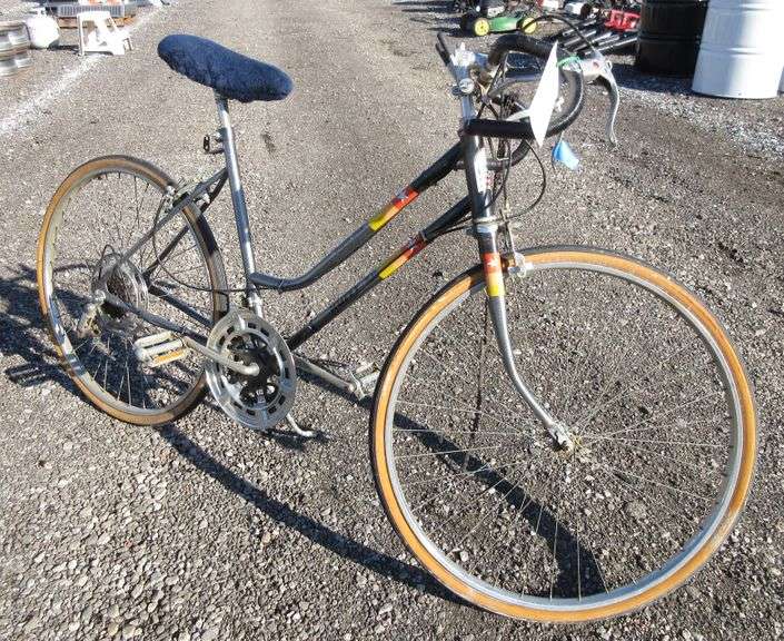 1970s 26" Huffy 10-Speed Bike - Albrecht Auction Service