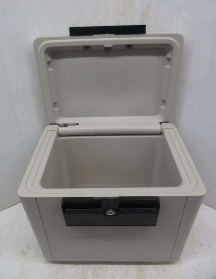Sentry 1170 Fireproof Safe with (2) Keys - Albrecht Auction Service