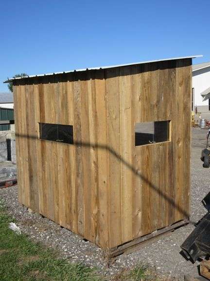 Deer Hunting Shanty with Sliding Plexiglass Windows - Albrecht Auction ...