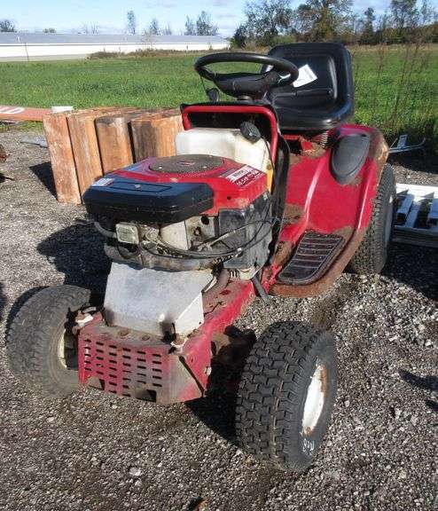 White Outdoor Riding Mower - Albrecht Auction Service